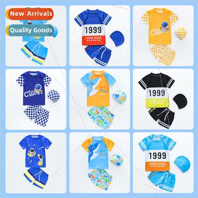 Boys swimsus in small and medium-sized childrens separates c