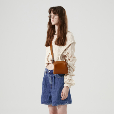 OSOI韩国设计师品牌斜挎牛皮包