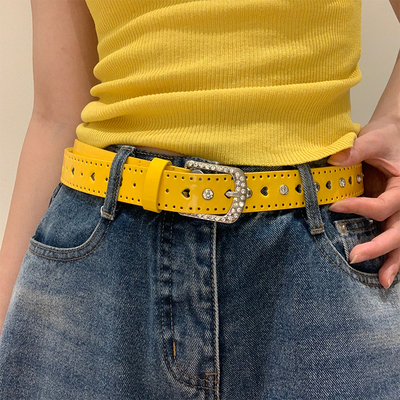 新款小众ins风爱心镂空水钻腰带漆皮亮面皮革皮带多巴胺黄色裤带