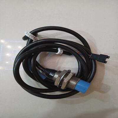 议价KEYENCEEV-118U接近开关。实物图可维修
