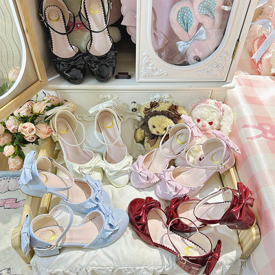 仙女教母白雪姬侧空满头凉鞋