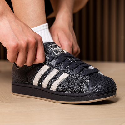 Adidas阿迪达斯三叶草男鞋板鞋