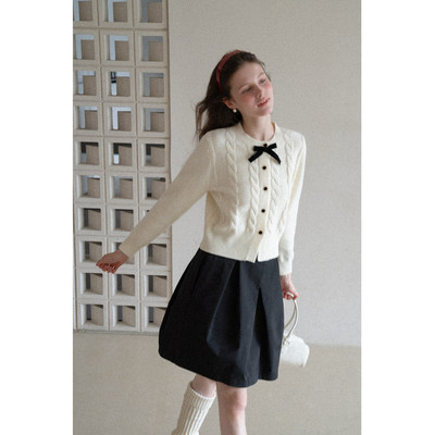 EGGKA配蝴蝶结胸针麻花针