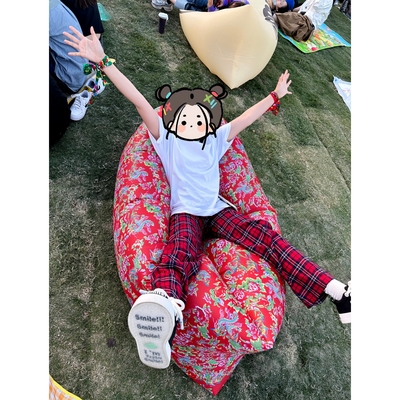 允许坐沙发的艺术家先富起来