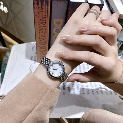镶钻个性潮流休闲韩版潮流腕表