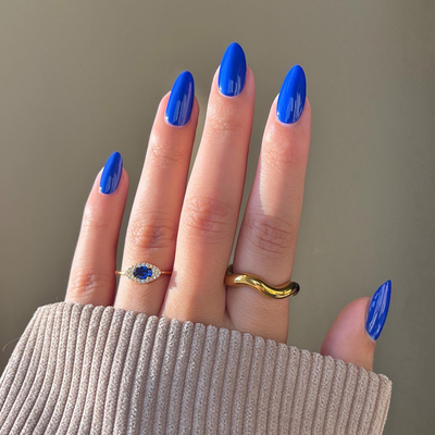 ESSIE819免烤显白电光蓝指甲油