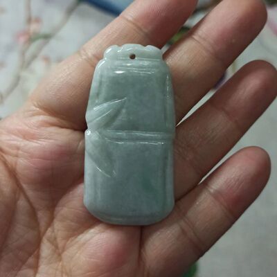 天然翡翠竹节吊坠绿底飘花