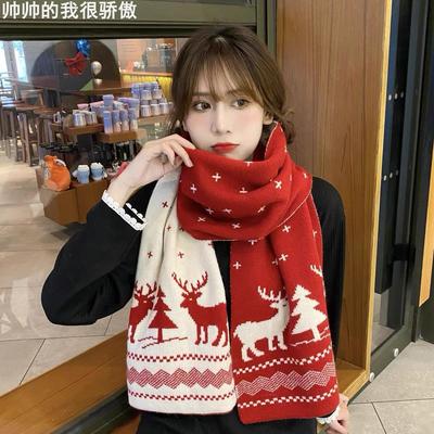 RedChristmasTreeKnittedScarf