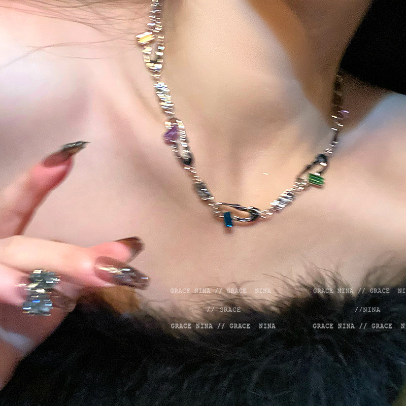 不拘于行!彩色水晶拼接项链高级感小众设计锁骨链2026年新款女夏