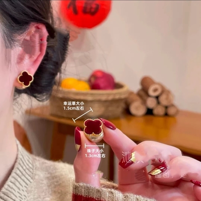 植绒四叶草红色马年珠珠耳钉女小众设计轻奢高级感耳饰新年耳环