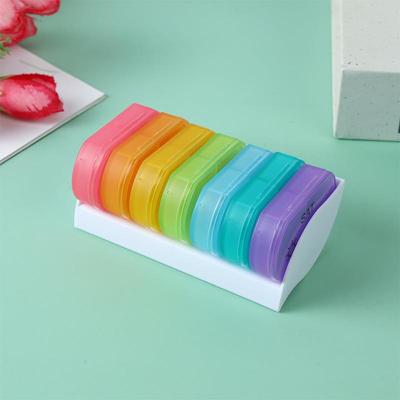 7日彩虹药盒保健盒 家用药品14格收纳盒 便携迷你药盒