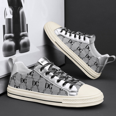 春秋新款时尚个性板鞋青年百搭透气夏天布鞋45英伦低帮休闲男潮鞋