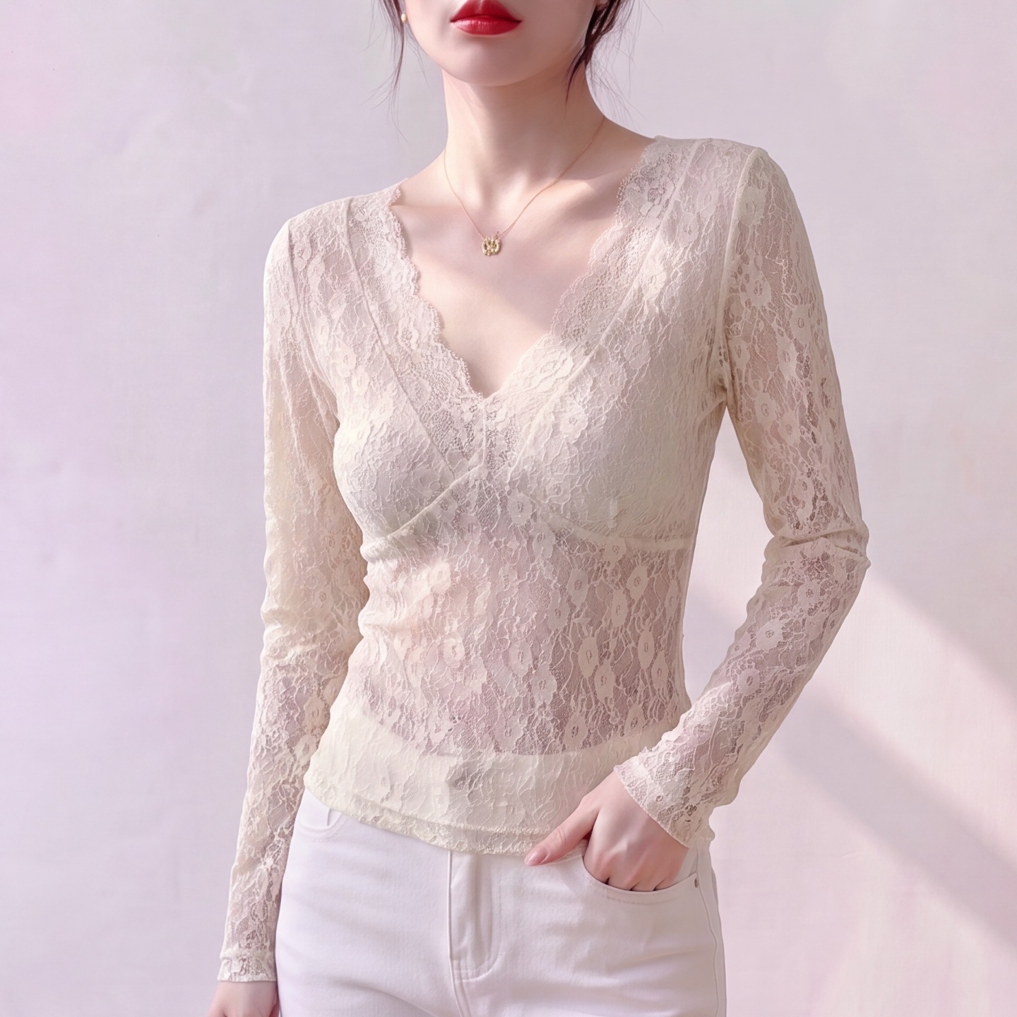 杏色v领蕾丝上衣女秋新款设计感花边修身内搭薄款微透网纱打底衫
