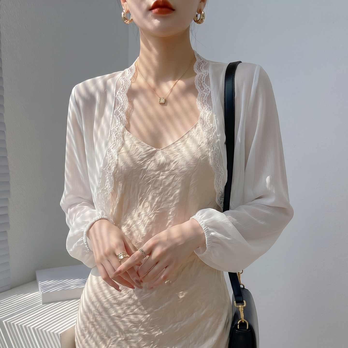白色防晒开衫女外搭2026新款夏漂亮绝美蕾丝花边轻薄雪纺短款外套