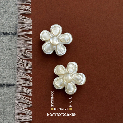 DOMINIQUE DENAIVE 白色大花朵耳夹无耳洞耳饰Boucles Antoine