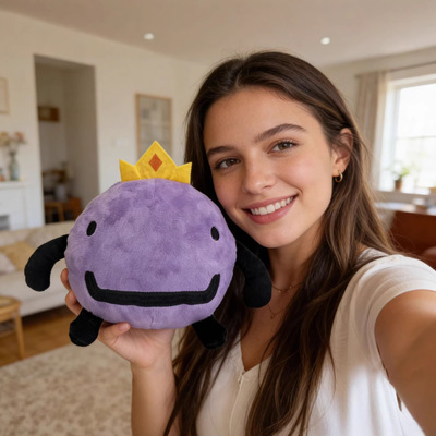 新品紫色皇冠毛绒玩偶