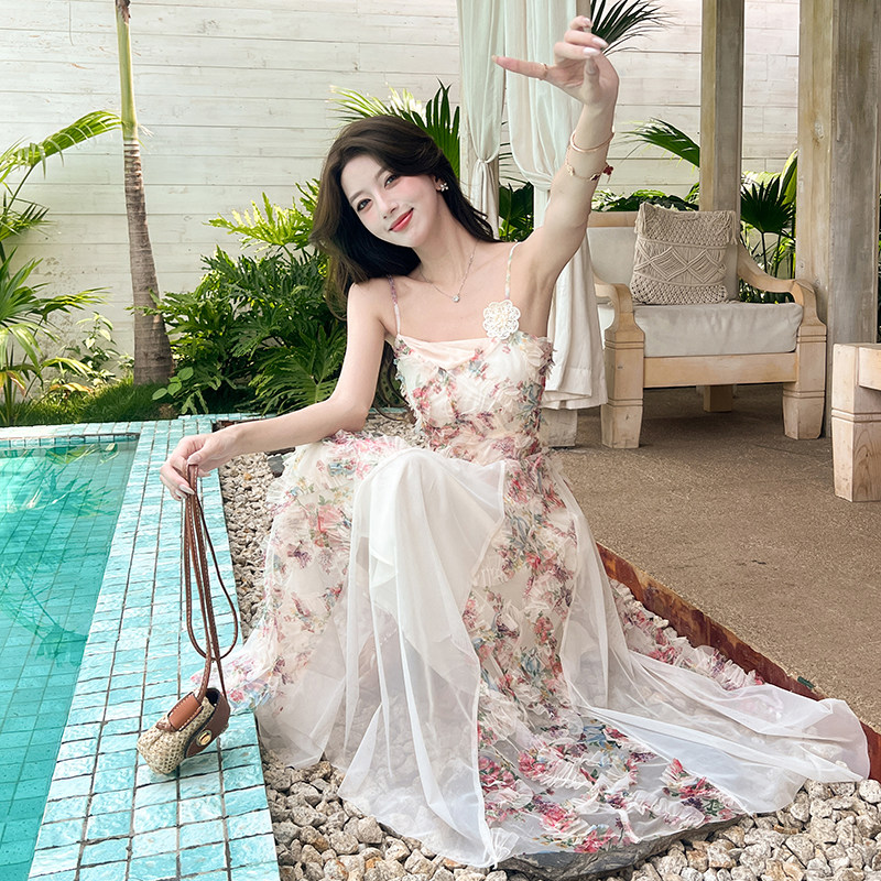 一生罗曼法式度假风连衣裙女2025夏季碎花高级感网纱拼接吊带长裙