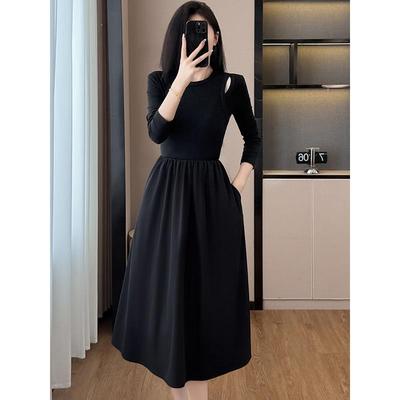 ROUMIKL配大衣的黑色连身连衣裙女装遮肚子显瘦长袖小黑裙圆领打