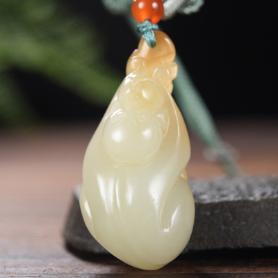 张亚龙和田玉白玉灵猴挂件20.63g