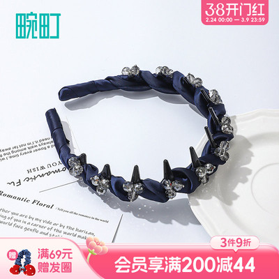 畹町缎面缠绕镶钻插梳发箍女轻奢感减龄高颅顶头箍带齿梳压发卡