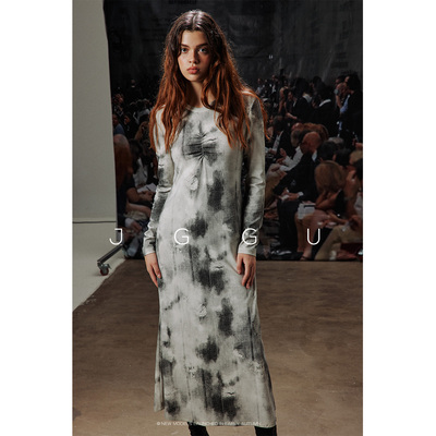 褶皱晕染仿牛仔肌理感印花连衣裙