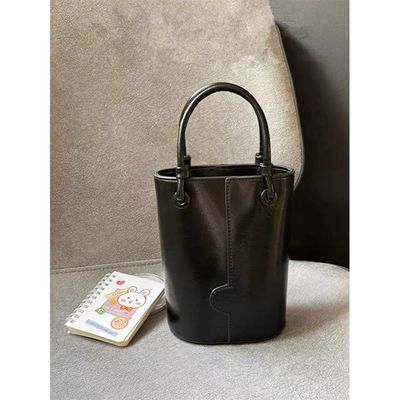 20262025秋冬新款小众设计水桶包复古百搭单肩斜挎包手提高级感手
