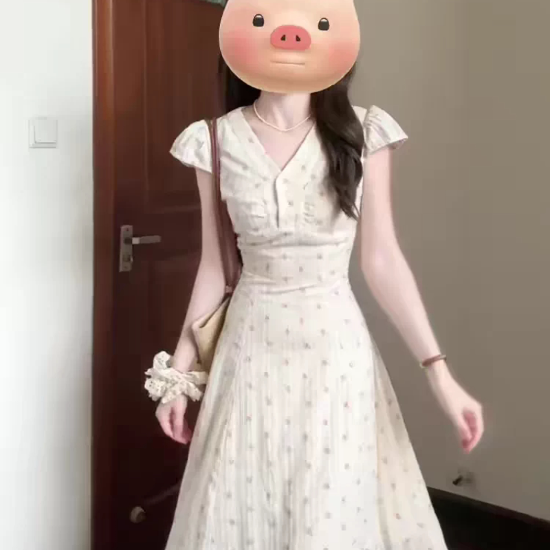 法式V领碎花洋装女夏季新款气质高级感度假风收腰显瘦a字长裙子