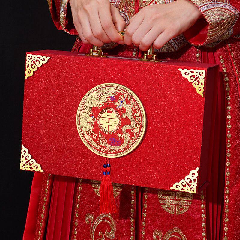 彩礼钱盒子订婚礼金盒高档红色中式婚庆全套结婚聘礼装30万箱子