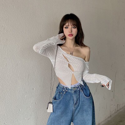 Off-the-shoulder irregular long-sleeved t-shirt不规则长袖t恤