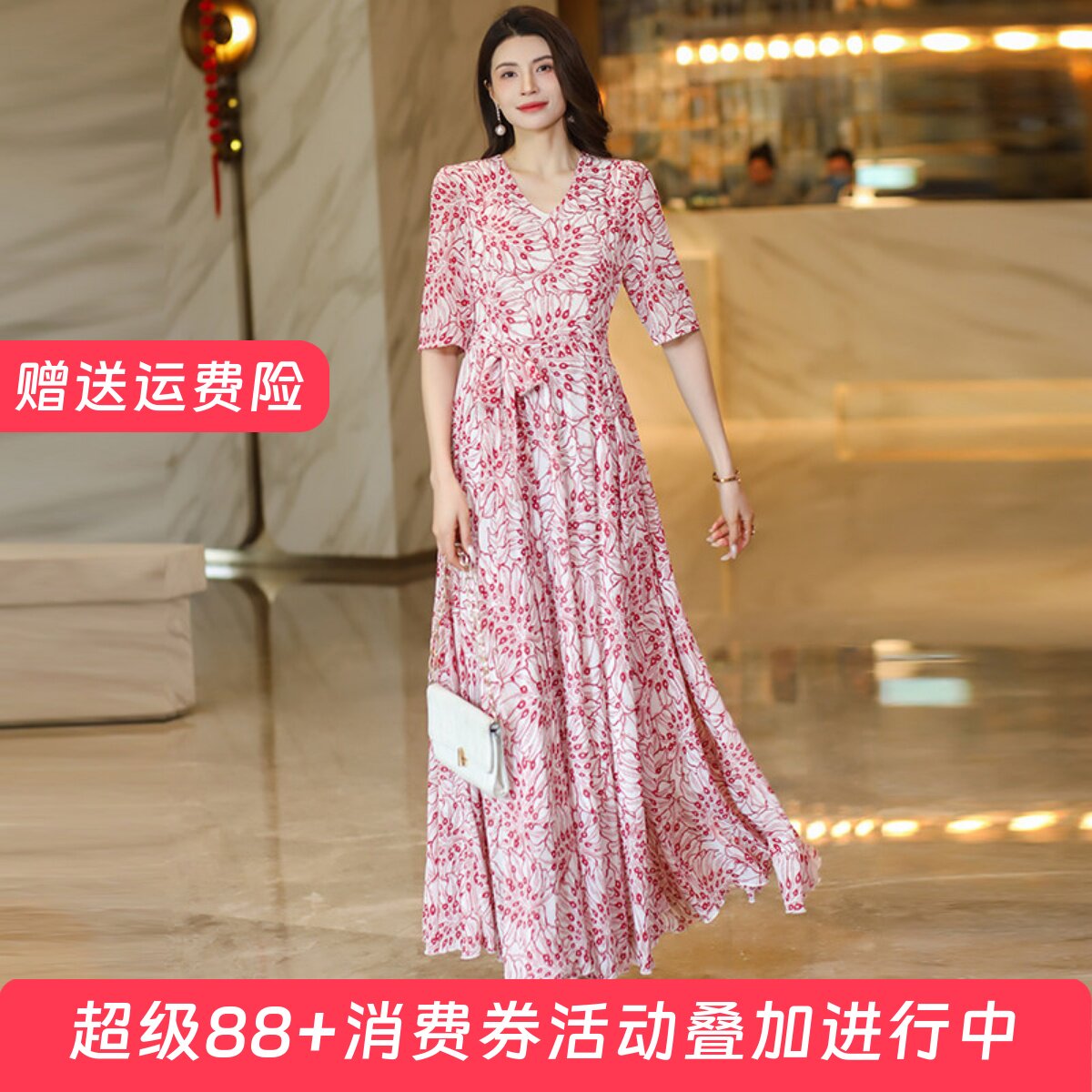 夏季V领印花连衣裙2026年收腰显瘦长裙妈妈款短款小个子沙滩裙