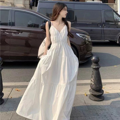 度假风白色仙女吊带连衣裙女夏季2024新款法式绝美气质大摆长裙子