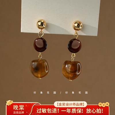 印象花园 冰萃摩卡秋冬复古琥珀棕色圆珠气质艺术感小众耳饰A1166