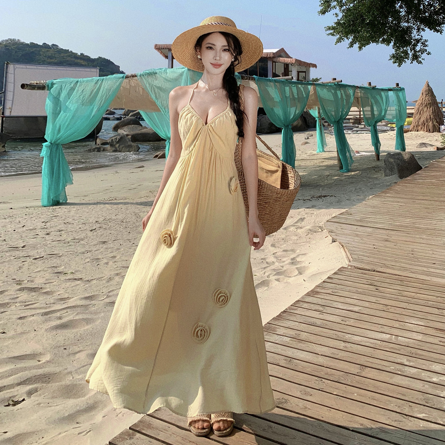 新款夏季新款纯色清冷美女感立体花装饰吊带连衣裙