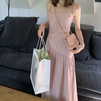 不规则褶皱吊带连衣裙女2024春夏季新款轻奢收腰显瘦中长款裙子