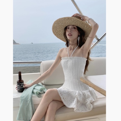 打揽吊带假日半裙露肩