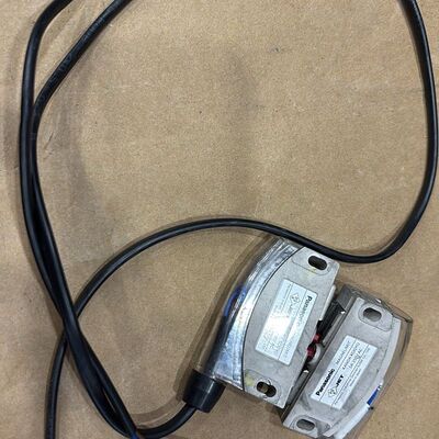 AZC11113H锁磁性开关 250 V 5A 成色一