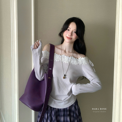 甜甜轻奢蕾丝花边精致又温柔单侧露肩设计小衫(只卖小衫)S8912