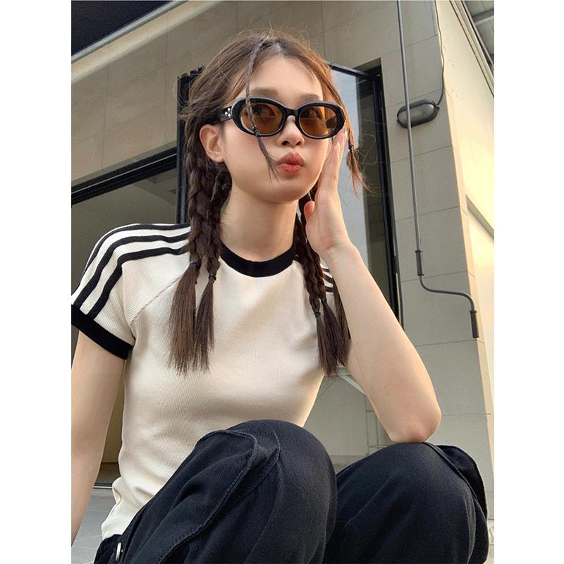 啊迪条纹正肩短袖t恤女春夏装设计感辣妹修身显瘦白色体恤短上衣