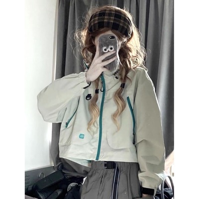 超好看冲锋衣女款2025新款春秋小个子短款防风高级感连帽夹克外套