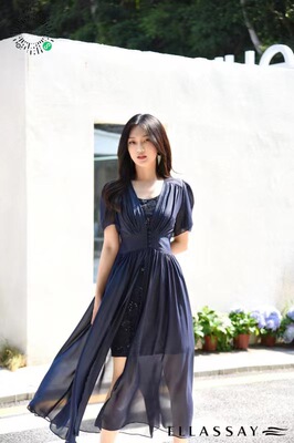 歌L思    21年全标大货  藏蓝色两件套连衣裙 EWE322Y09800