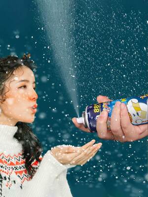 White Snow Snow Spray Snow Snow Snow Snow Port Human Working