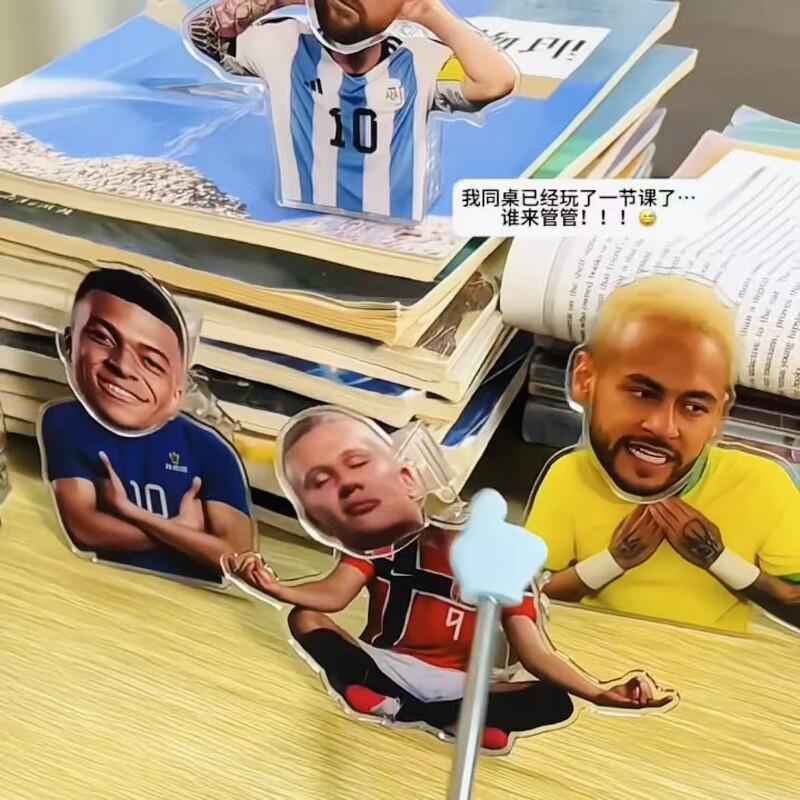 哈兰德摇头摆件梅西太阳能娃娃摆设世界杯球星C罗内马尔车载装饰