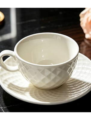 王品高尔夫咖啡杯套装一杯一碟纯白色菱格纹设计210ml