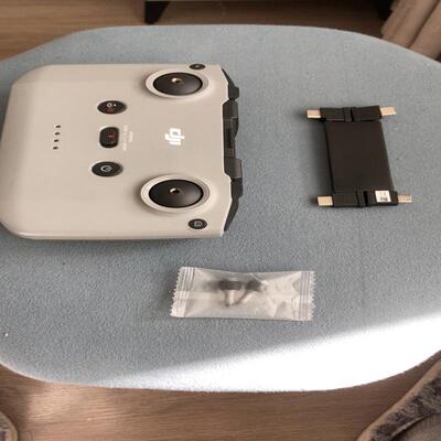 维修检查销售大疆RC N1遥控带连接线背后有轻微破皮，功询价