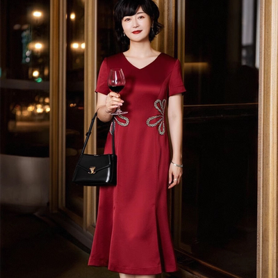 【六礼】精选品牌女装高端时尚气质百搭酒红色连衣裙A2-17306