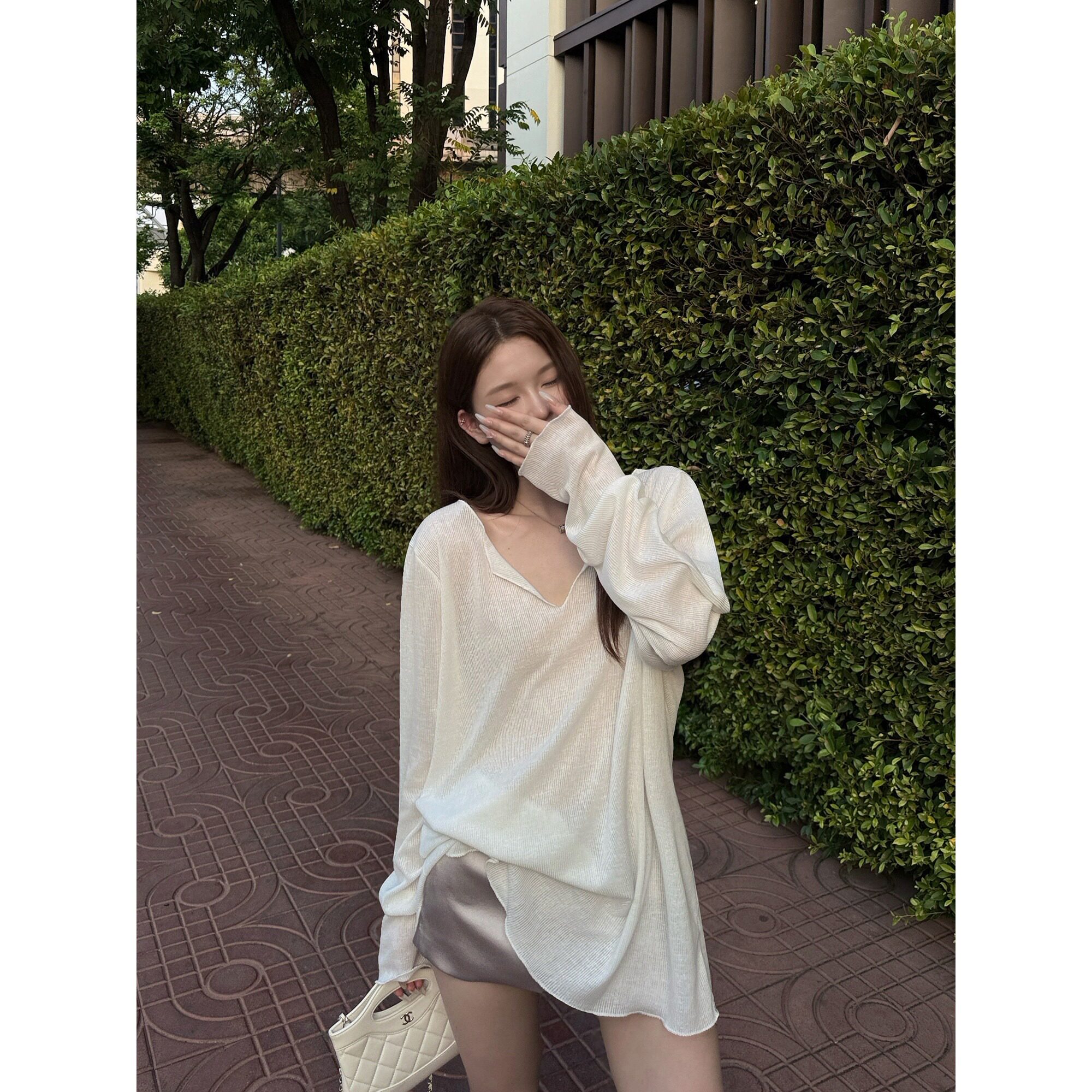 气质开口V领微透肌理感防晒罩衫女夏季宽松显瘦大T恤薄款长袖上衣