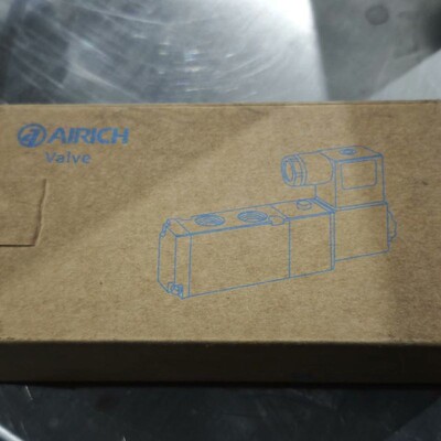 议价AIRICH电磁阀，型号4V330C-10，220V AC，