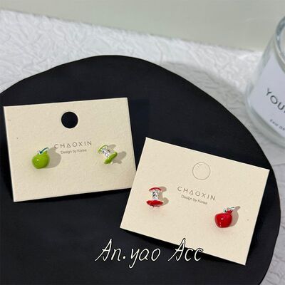 青涩苹果可爱耳钉女2025新款小众不对称设计感独特耳环绿色耳饰女
