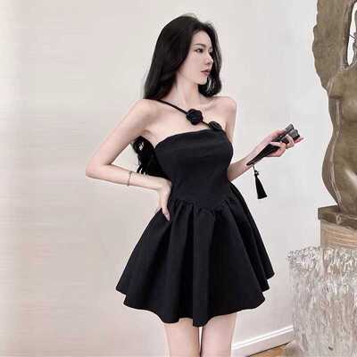 挂脖抹胸法式小黑裙蓬蓬连衣裙