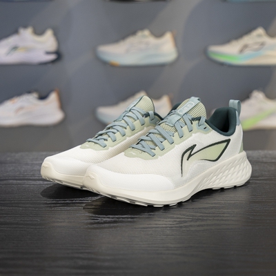 李宁男子跑鞋回弹透气